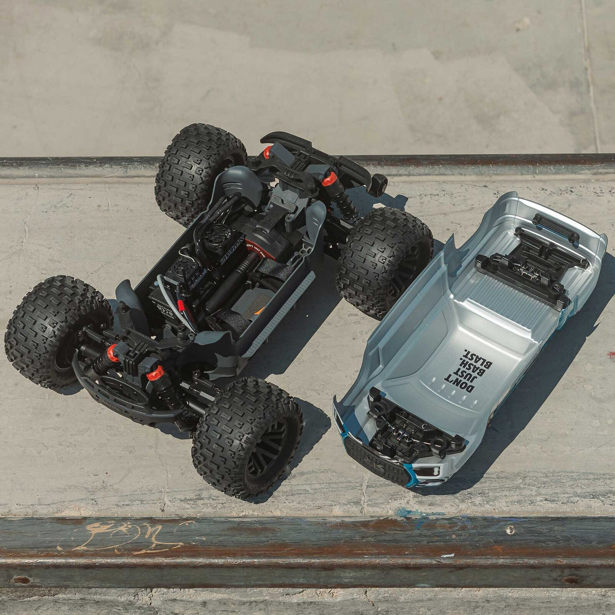 ARRMA 1/10 GRANITE 223S DSC 4X4 RTR Brushless Monster Truck, Blue ...